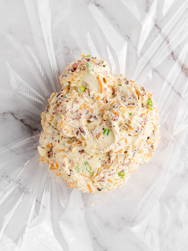 Cheeseball With Bacon and Pecans - Southern Kissed