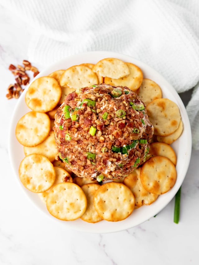 Cheeseball With Bacon and Pecans - Southern Kissed