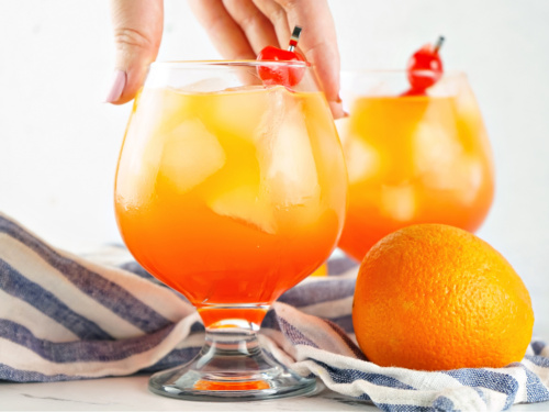 The Perfect Beach Cocktail at Home - Southern Kissed