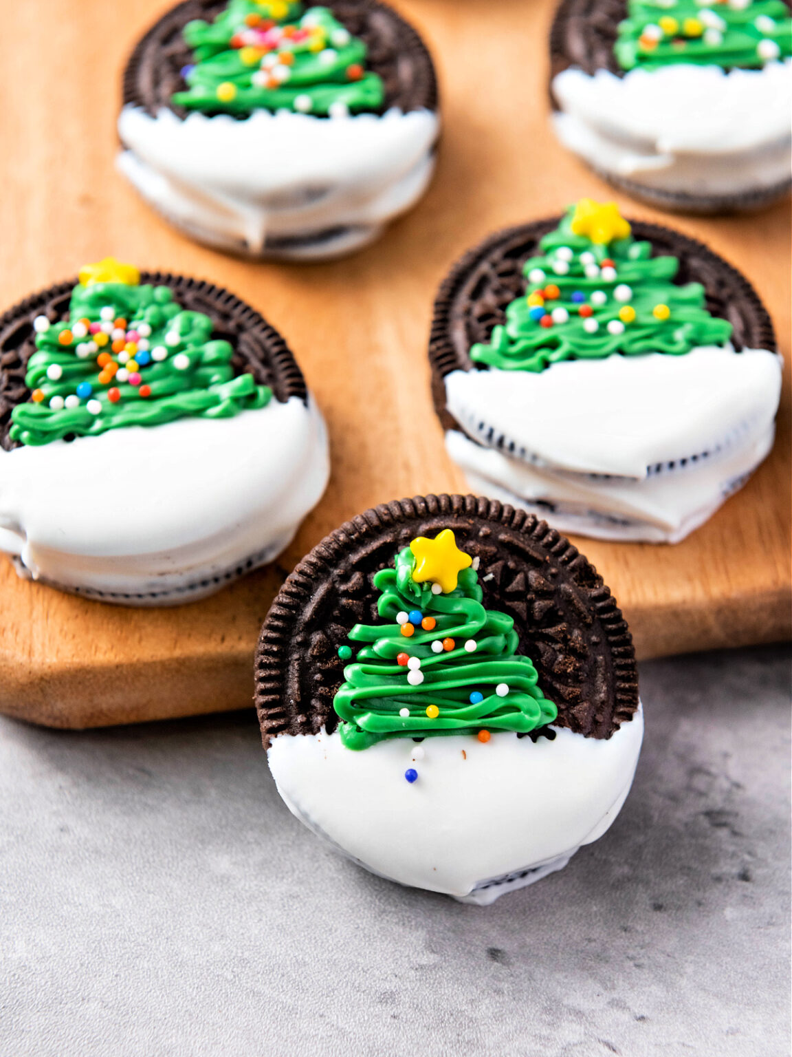 Christmas Oreos - A Festive and Fun Holiday Treat - Southern Kissed