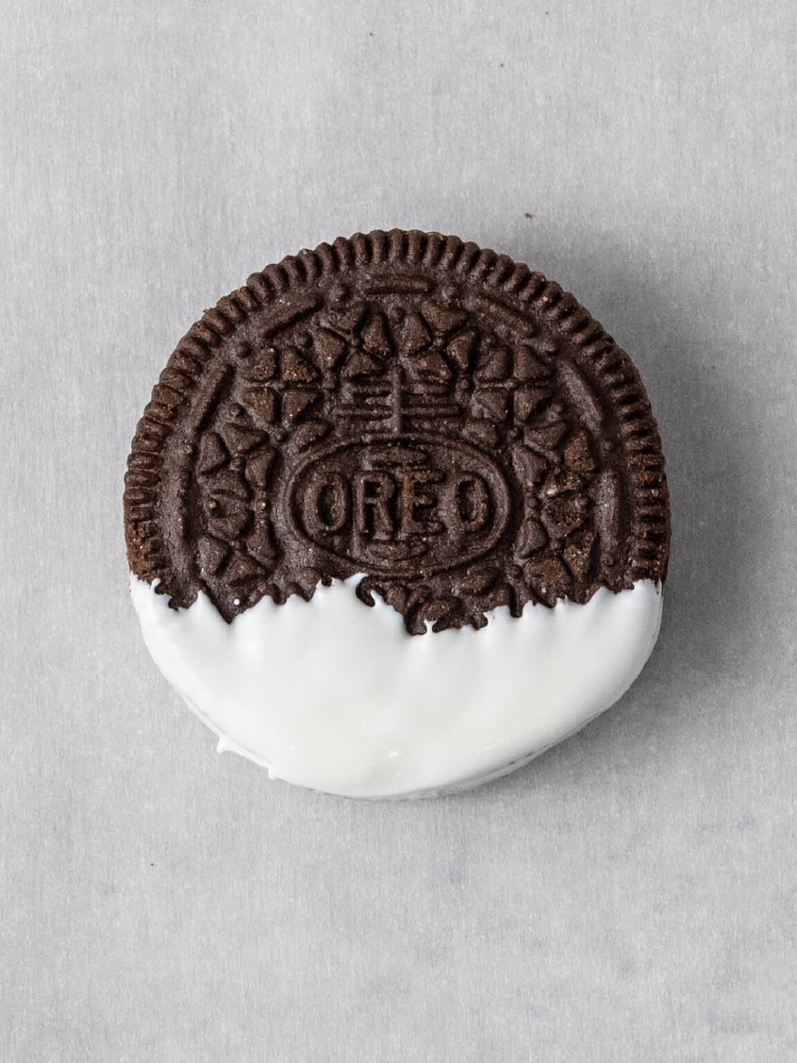 Christmas Oreos - A Festive and Fun Holiday Treat - Southern Kissed